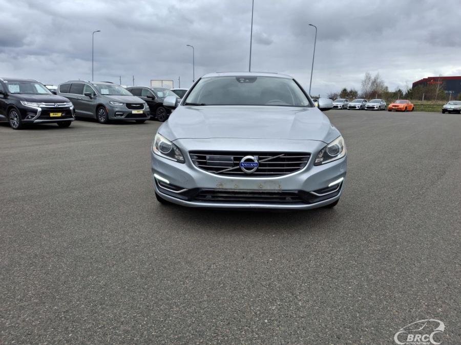 Volvo V60 2015 in Vilnius, with an engine capacity of 2.40 L and mileage of 296 thousand km for 6900 €, photo 1 on AUTOMOTO.COM.LV
