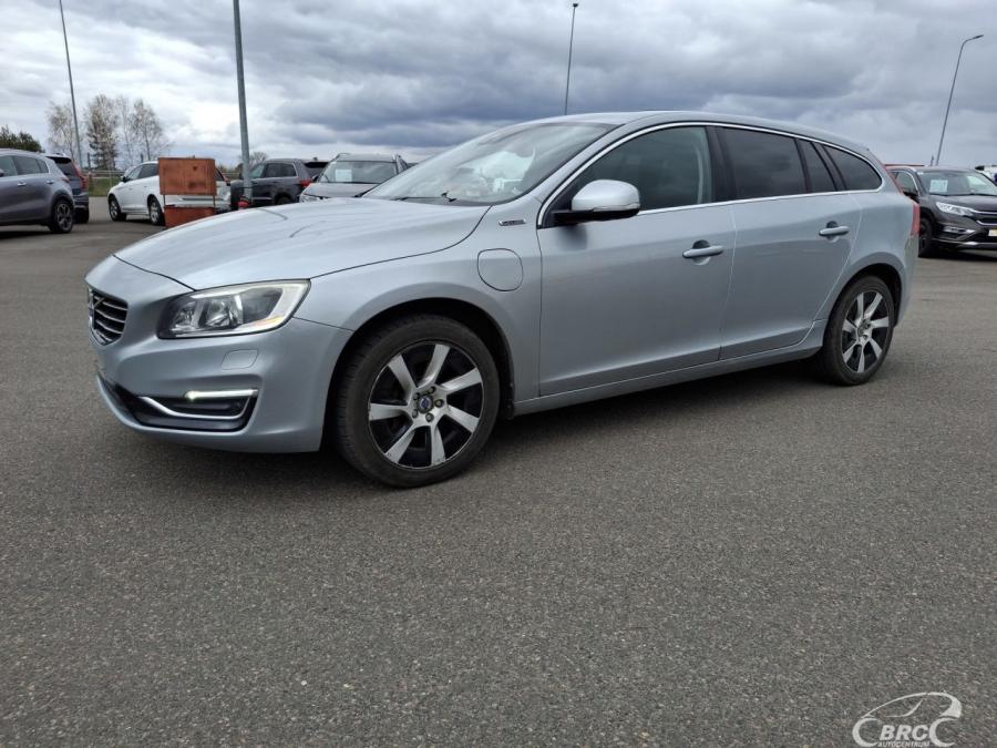 Volvo V60 2015 in Vilnius, with an engine capacity of 2.40 L and mileage of 296 thousand km for 6900 €, photo 3 on AUTOMOTO.COM.LV