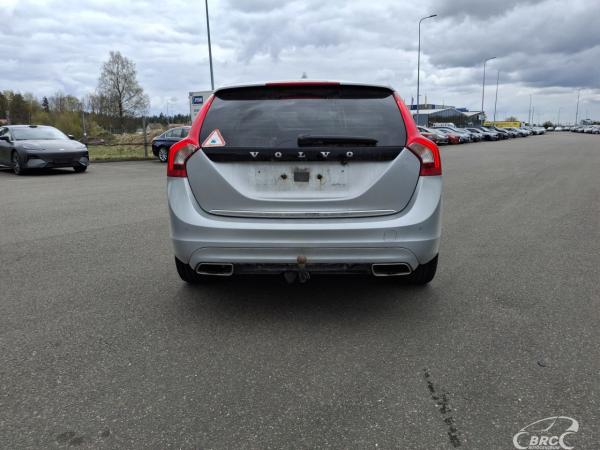 Volvo V60 2015 in Vilnius, with an engine capacity of 2.40 L and mileage of 296 thousand km for 6900 €, photo 3 on AUTOMOTO.COM.LV