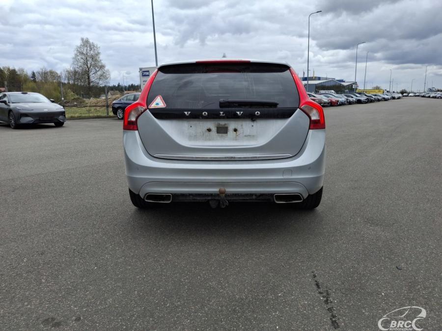 Volvo V60 2015 in Vilnius, with an engine capacity of 2.40 L and mileage of 296 thousand km for 6900 €, photo 4 on AUTOMOTO.COM.LV