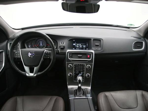 Вольво B60 2015 в Вильнюс, объемом двигателя 2.00 л и пробегом 185 тыс. км за 9199 €, фото 2 на AUTOMOTO.COM.LV