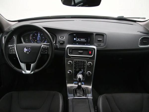 Volvo V60 2015 Viļņa, ar dzinēja tilpumu 2.40 L un nobraukumu 260 tūkst. km par 9199 €, foto 2 vietnē AUTOMOTO.COM.LV