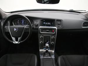Volvo V60 2015 Viļņa, ar dzinēja tilpumu 2.40 L un nobraukumu 260 tūkst. km par 9199 €, foto 3 vietnē AUTOMOTO.COM.LV