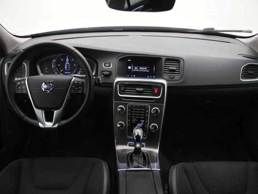 Volvo V60 2015 Viļņa, ar dzinēja tilpumu 2.40 L un nobraukumu 260 tūkst. km par 9199 €, foto 3 vietnē AUTOMOTO.COM.LV