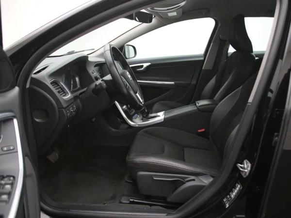 Volvo V60 2015 Viļņa, ar dzinēja tilpumu 2.40 L un nobraukumu 260 tūkst. km par 9199 €, foto 4 vietnē AUTOMOTO.COM.LV