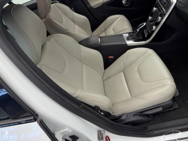 Volvo V60 2015 in Vilnius, with an engine capacity of 2.40 L and mileage of 254 thousand km for 7900 €, photo 5 on AUTOMOTO.COM.LV