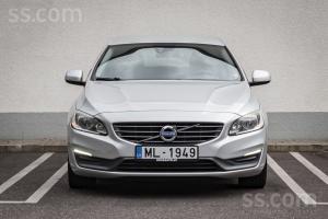 Volvo V60 2015 in Riga, with an engine capacity of 2.00 L and mileage of 293 thousand km for 8990 €, photo 3 on AUTOMOTO.COM.LV