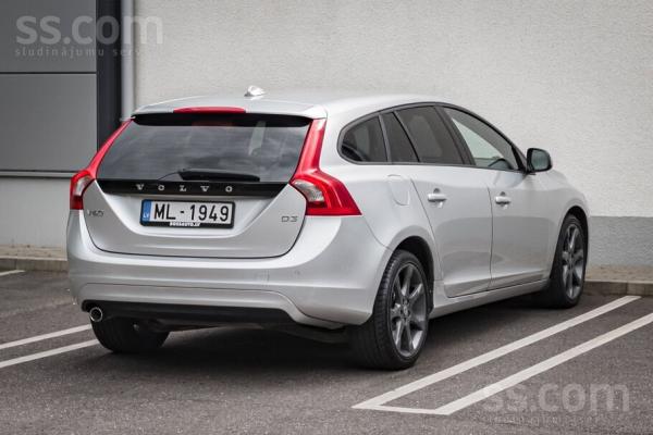 Volvo V60 2015 in Riga, with an engine capacity of 2.00 L and mileage of 293 thousand km for 8990 €, photo 4 on AUTOMOTO.COM.LV