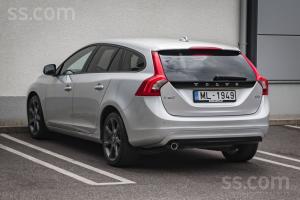 Volvo V60 2015 in Riga, with an engine capacity of 2.00 L and mileage of 293 thousand km for 8990 €, photo 7 on AUTOMOTO.COM.LV