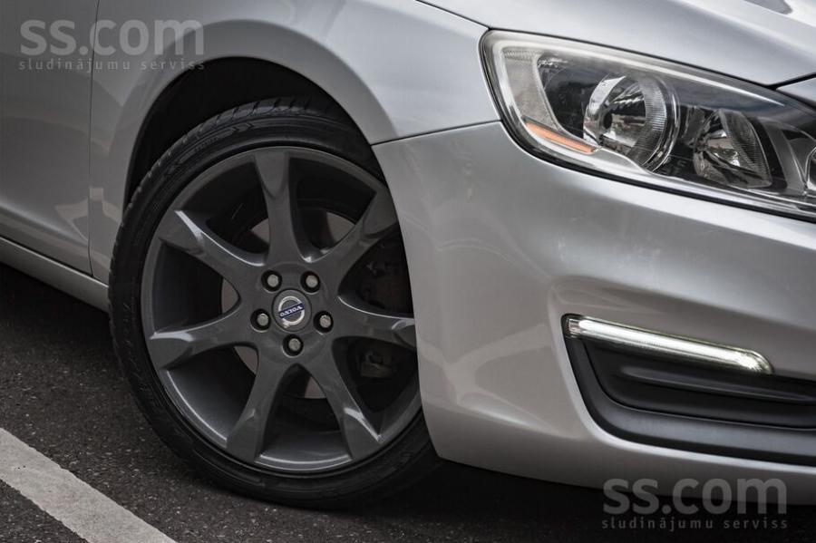 Volvo V60 2015 in Riga, with an engine capacity of 2.00 L and mileage of 293 thousand km for 8990 €, photo 8 on AUTOMOTO.COM.LV