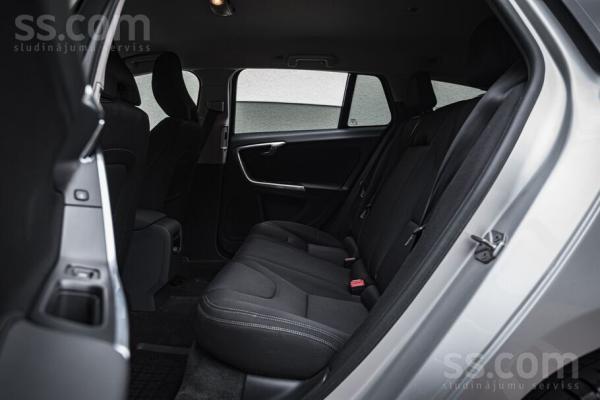 Volvo V60 2015 in Riga, with an engine capacity of 2.00 L and mileage of 293 thousand km for 8990 €, photo 10 on AUTOMOTO.COM.LV