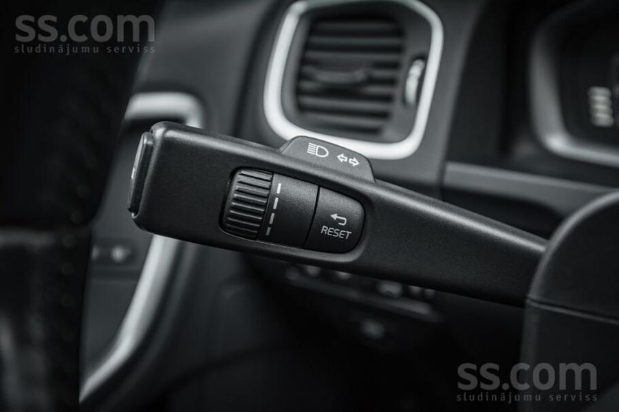 Volvo V60 2015 in Riga, with an engine capacity of 2.00 L and mileage of 293 thousand km for 8990 €, photo 14 on AUTOMOTO.COM.LV