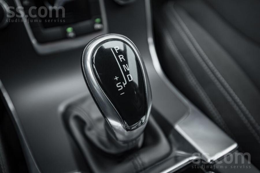 Volvo V60 2015 in Riga, with an engine capacity of 2.00 L and mileage of 293 thousand km for 8990 €, photo 19 on AUTOMOTO.COM.LV