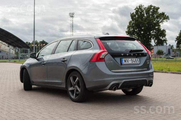 Volvo V60 2015 in Valmiera, with an engine capacity of 2.40 L and mileage of 302 thousand km for 8900 €, photo 3 on AUTOMOTO.COM.LV