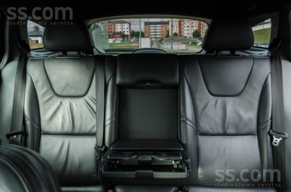 Volvo V60 2015 in Valmiera, with an engine capacity of 2.40 L and mileage of 302 thousand km for 8900 €, photo 6 on AUTOMOTO.COM.LV