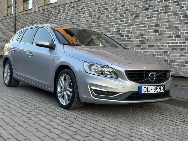 Volvo V60 2015 in Tukums, with an engine capacity of 2.00 L and mileage of 237 thousand km for 7990 €, photo 1 on AUTOMOTO.COM.LV