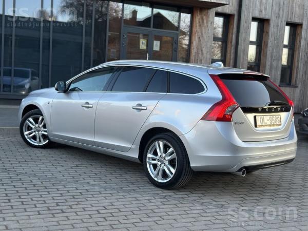 Volvo V60 2015 in Tukums, with an engine capacity of 2.00 L and mileage of 237 thousand km for 7990 €, photo 9 on AUTOMOTO.COM.LV