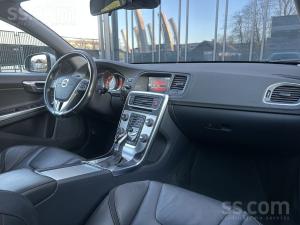 Volvo V60 2015 Tukums, ar dzinēja tilpumu 2.00 L un nobraukumu 237 tūkst. km par 7990 €, foto 14 vietnē AUTOMOTO.COM.LV
