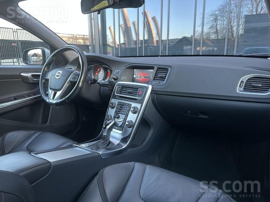 Volvo V60 2015 Tukums, ar dzinēja tilpumu 2.00 L un nobraukumu 237 tūkst. km par 7990 €, foto 14 vietnē AUTOMOTO.COM.LV