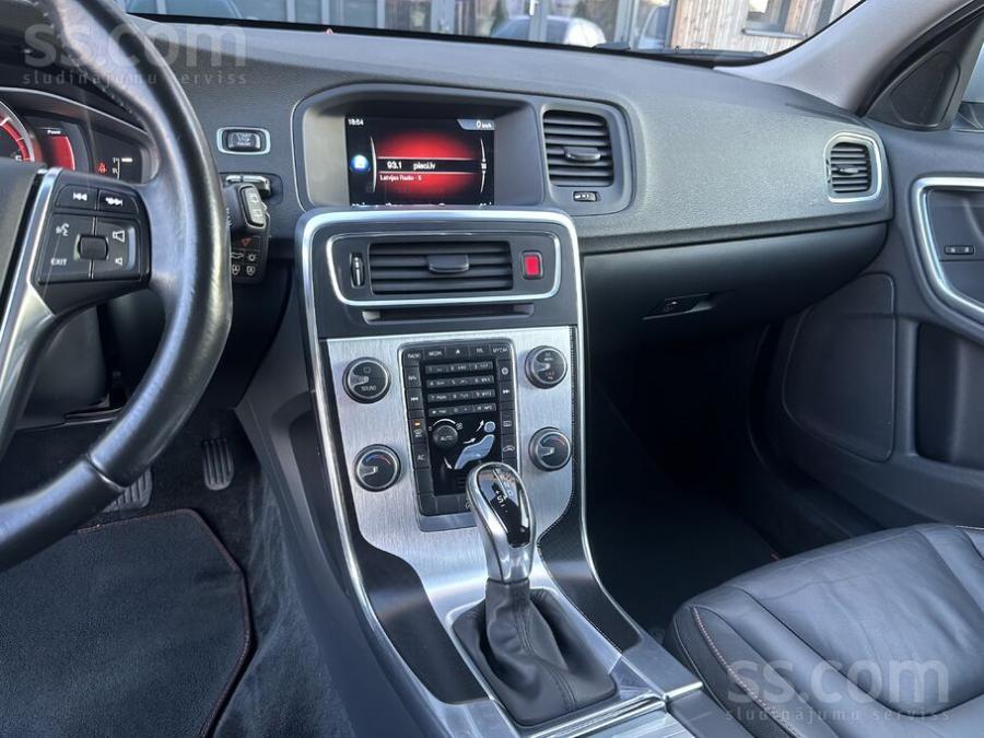 Volvo V60 2015 Tukums, ar dzinēja tilpumu 2.00 L un nobraukumu 237 tūkst. km par 7990 €, foto 28 vietnē AUTOMOTO.COM.LV