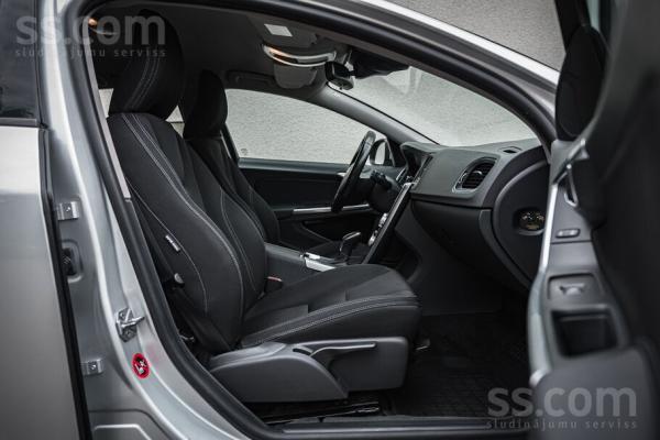 Volvo V60 2015 in Riga, with an engine capacity of 2.00 L and mileage of 293 thousand km for 8490 €, photo 9 on AUTOMOTO.COM.LV