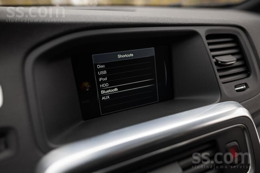 Volvo V60 2015 in Jelgava, with an engine capacity of 2.40 L and mileage of 206 thousand km for 10000 €, photo 18 on AUTOMOTO.COM.LV