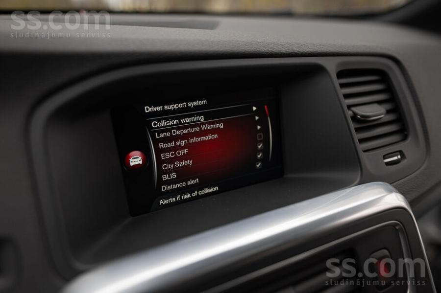 Volvo V60 2015 in Jelgava, with an engine capacity of 2.40 L and mileage of 206 thousand km for 10000 €, photo 26 on AUTOMOTO.COM.LV