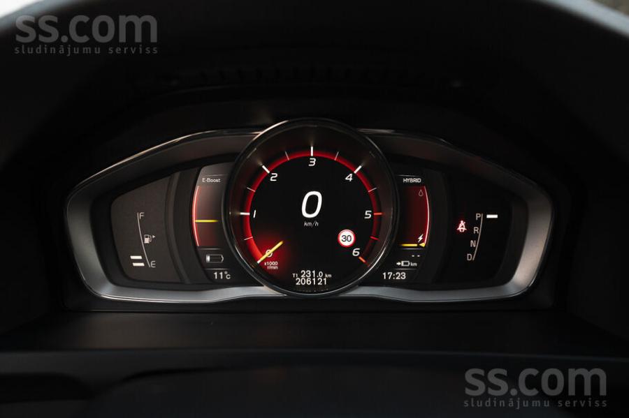 Volvo V60 2015 in Jelgava, with an engine capacity of 2.40 L and mileage of 206 thousand km for 10000 €, photo 27 on AUTOMOTO.COM.LV