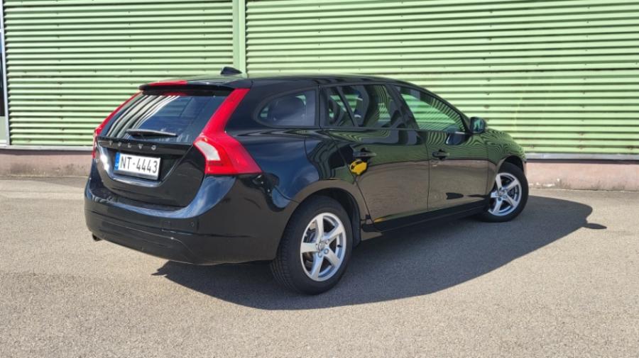 Volvo V60 2015 in Riga, with an engine capacity of 2.00 L and mileage of 235 thousand km for 7500 €, photo 7 on AUTOMOTO.COM.LV