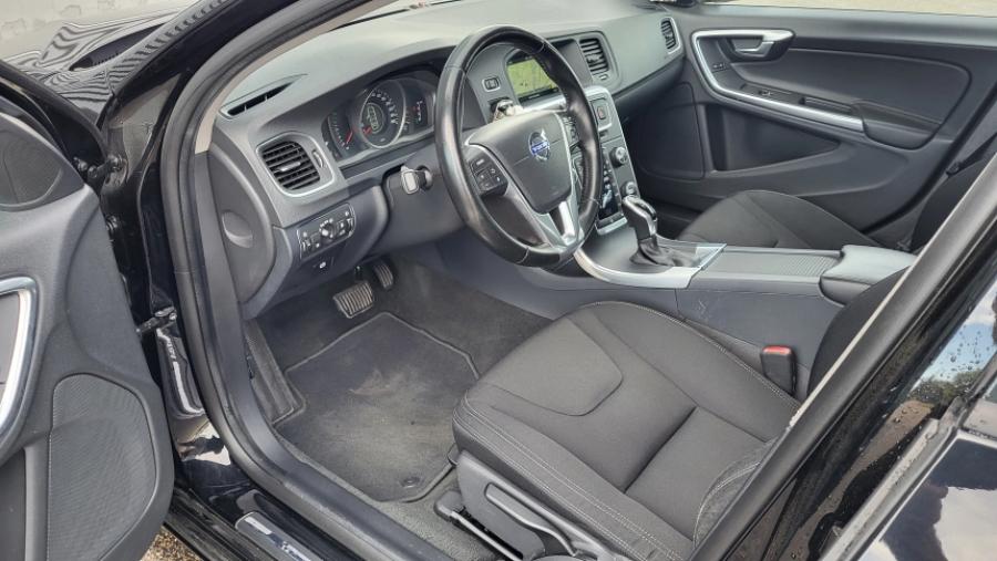 Volvo V60 2015 in Riga, with an engine capacity of 2.00 L and mileage of 235 thousand km for 7500 €, photo 10 on AUTOMOTO.COM.LV