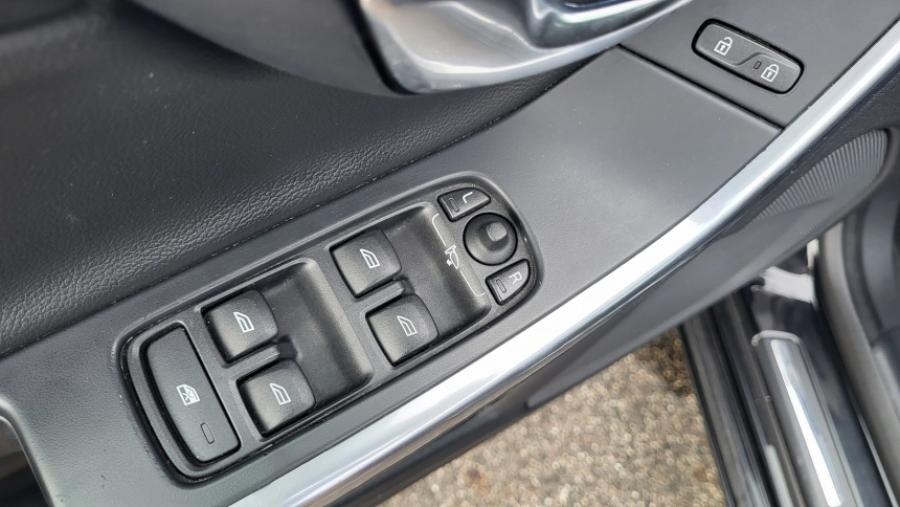Volvo V60 2015 in Riga, with an engine capacity of 2.00 L and mileage of 235 thousand km for 7500 €, photo 13 on AUTOMOTO.COM.LV