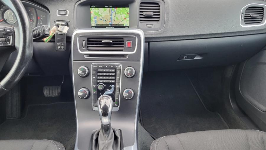 Volvo V60 2015 in Riga, with an engine capacity of 2.00 L and mileage of 235 thousand km for 7500 €, photo 14 on AUTOMOTO.COM.LV