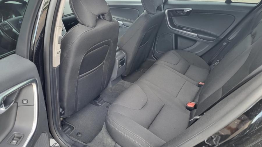 Volvo V60 2015 in Riga, with an engine capacity of 2.00 L and mileage of 235 thousand km for 7500 €, photo 16 on AUTOMOTO.COM.LV