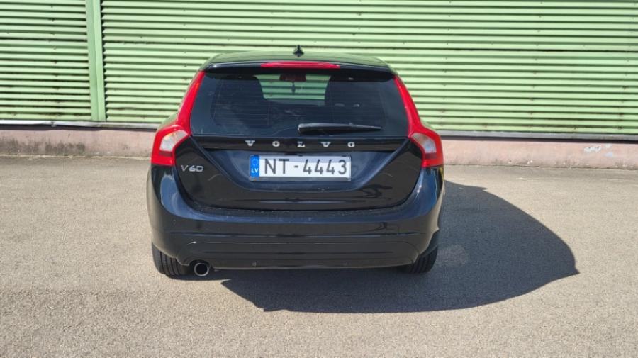 Volvo V60 2015 in Riga, with an engine capacity of 2.00 L and mileage of 235 thousand km for 7500 €, photo 18 on AUTOMOTO.COM.LV