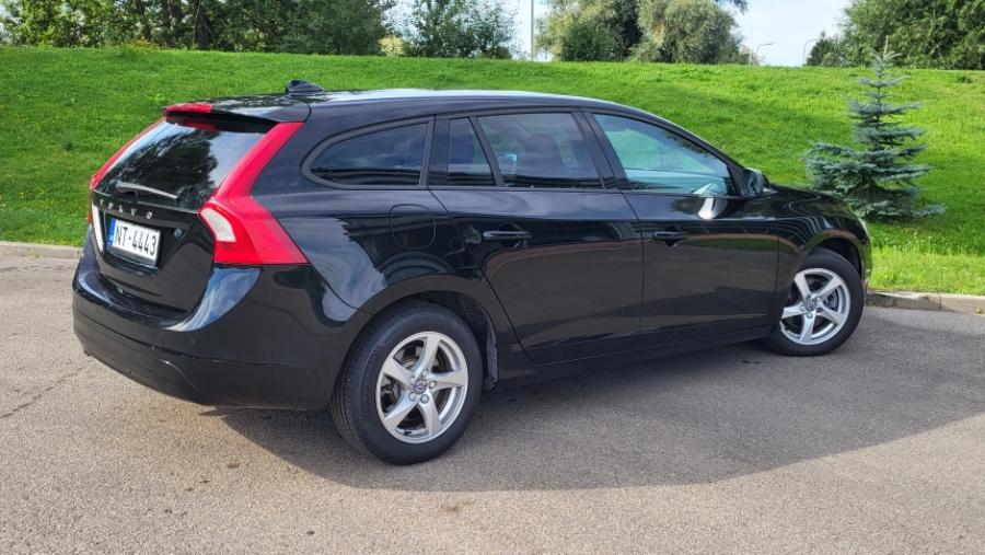 Volvo V60 2015 in Riga, with an engine capacity of 2.00 L and mileage of 235 thousand km for 7500 €, photo 26 on AUTOMOTO.COM.LV