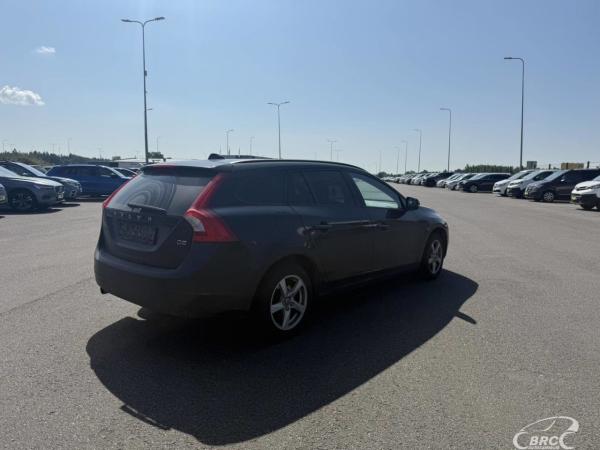 Volvo V60 2015 in Vilnius, with an engine capacity of 1.56 L and mileage of 329 thousand km for 4900 €, photo 2 on AUTOMOTO.COM.LV