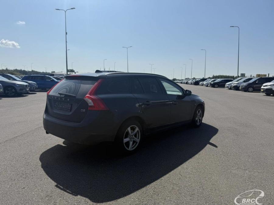 Volvo V60 2015 in Vilnius, with an engine capacity of 1.56 L and mileage of 329 thousand km for 4900 €, photo 3 on AUTOMOTO.COM.LV