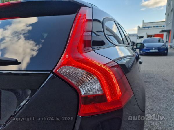 Volvo V60 2015 in Tartu, with an engine capacity of 2.00 L and mileage of 273 thousand km for 5990 €, photo 10 on AUTOMOTO.COM.LV
