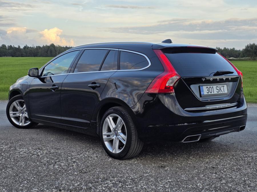 Volvo V60 2015 Paide, ar dzinēja tilpumu 2.40 L un nobraukumu 252 tūkst. km par 9990 €, foto 5 vietnē AUTOMOTO.COM.LV