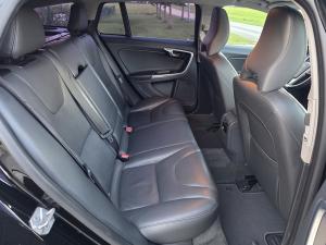 Volvo V60 2015 Paide, ar dzinēja tilpumu 2.40 L un nobraukumu 252 tūkst. km par 9990 €, foto 10 vietnē AUTOMOTO.COM.LV