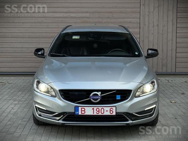 Volvo V60 2016 in Jelgava, with an engine capacity of 2.00 L and mileage of 264 thousand km for 12100 €, photo 4 on AUTOMOTO.COM.LV