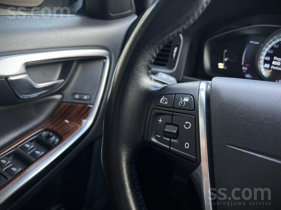Volvo V60 2016 in Jelgava, with an engine capacity of 2.00 L and mileage of 264 thousand km for 12100 €, photo 15 on AUTOMOTO.COM.LV