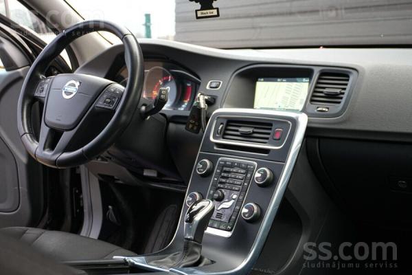 Volvo V60 2016 in Riga, with an engine capacity of 2.00 L and mileage of 259 thousand km for 8490 €, photo 5 on AUTOMOTO.COM.LV