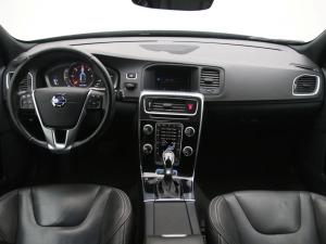 Volvo V60 2016 in Vilnius, with an engine capacity of 2.40 L and mileage of 171 thousand km for 11799 €, photo 3 on AUTOMOTO.COM.LV