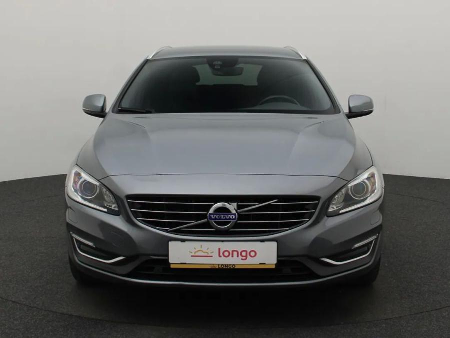 Volvo V60 2016 in Vilnius, with an engine capacity of 2.40 L and mileage of 171 thousand km for 11799 €, photo 4 on AUTOMOTO.COM.LV