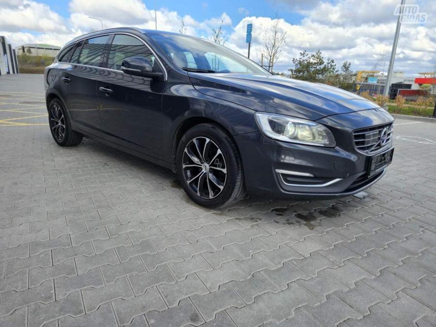 Volvo V60 2016 in Vilnius, with an engine capacity of 2.00 L and mileage of 218 thousand km for 9300 €, photo 1 on AUTOMOTO.COM.LV