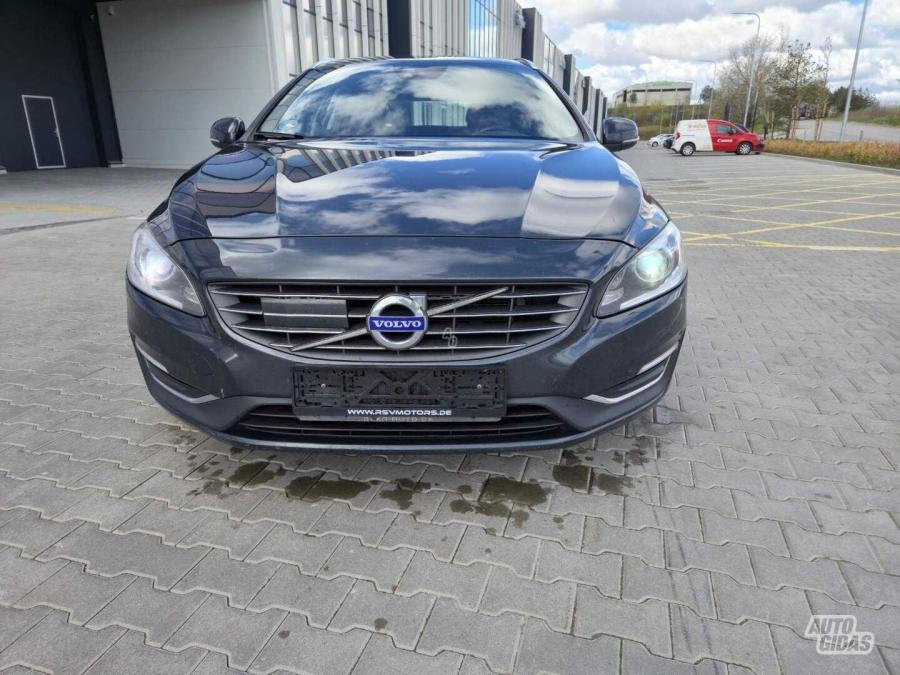 Volvo V60 2016 in Vilnius, with an engine capacity of 2.00 L and mileage of 218 thousand km for 9300 €, photo 3 on AUTOMOTO.COM.LV
