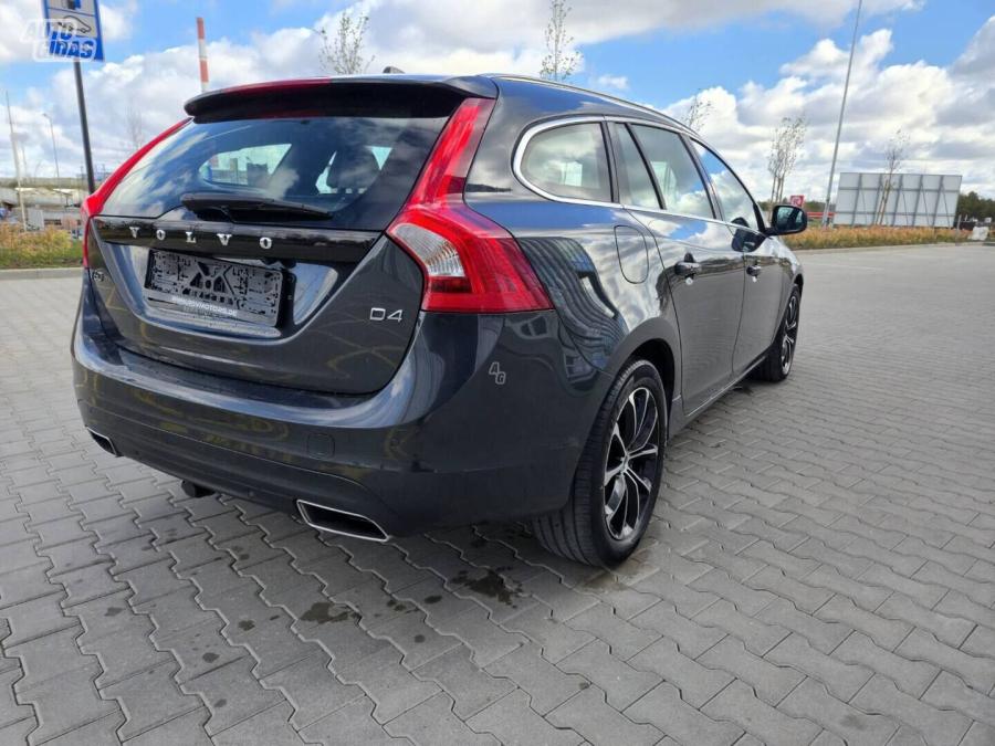Volvo V60 2016 in Vilnius, with an engine capacity of 2.00 L and mileage of 218 thousand km for 9300 €, photo 8 on AUTOMOTO.COM.LV