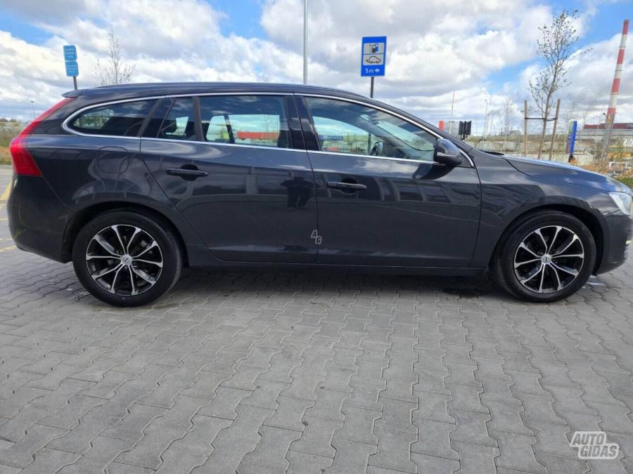 Volvo V60 2016 in Vilnius, with an engine capacity of 2.00 L and mileage of 218 thousand km for 9300 €, photo 9 on AUTOMOTO.COM.LV