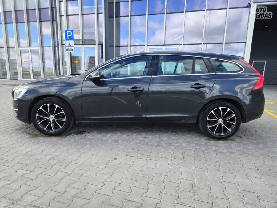 Volvo V60 2016 in Vilnius, with an engine capacity of 2.00 L and mileage of 218 thousand km for 9300 €, photo 10 on AUTOMOTO.COM.LV